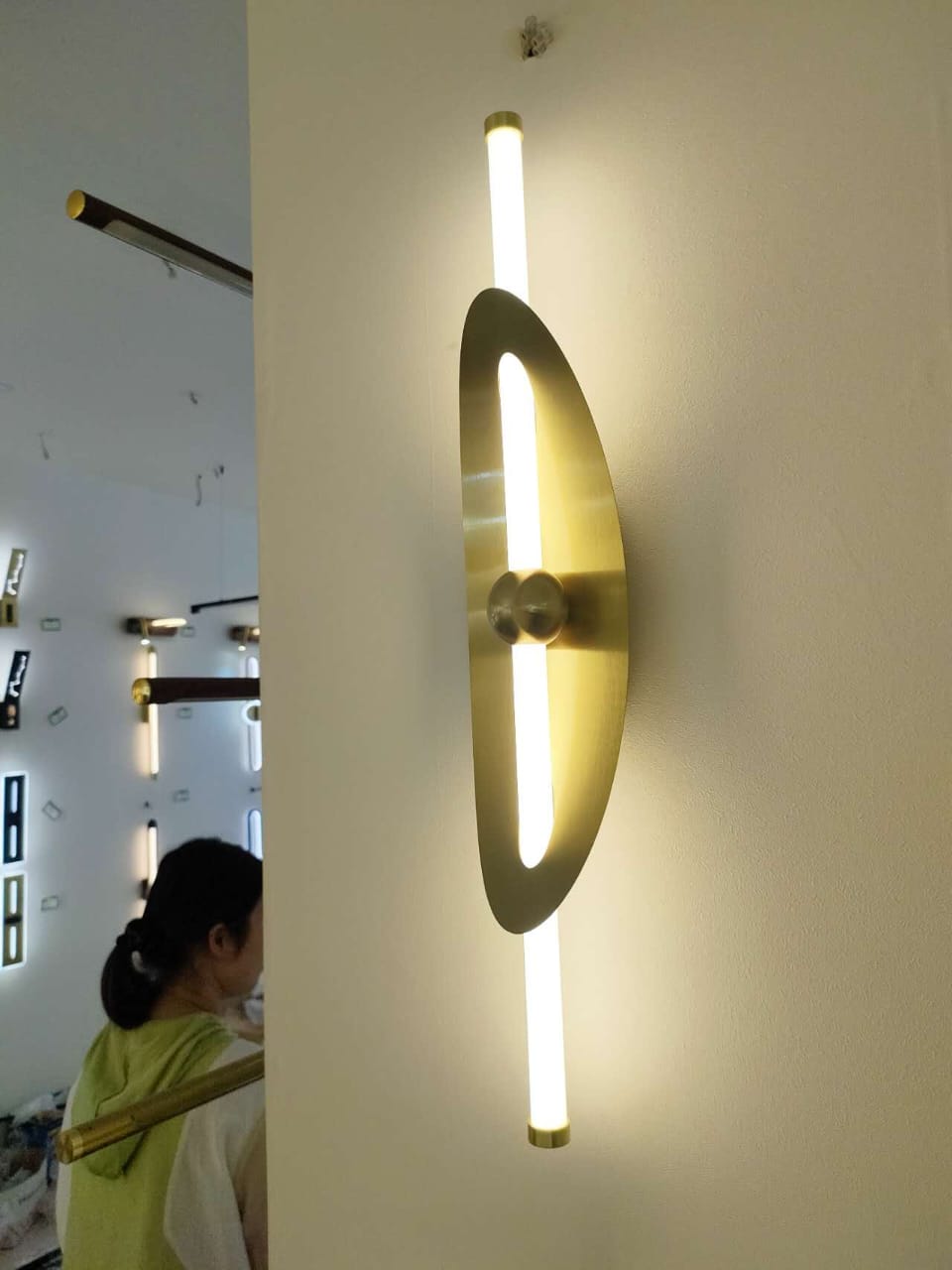 Linear Oval Wall Light – Nadeem Lights