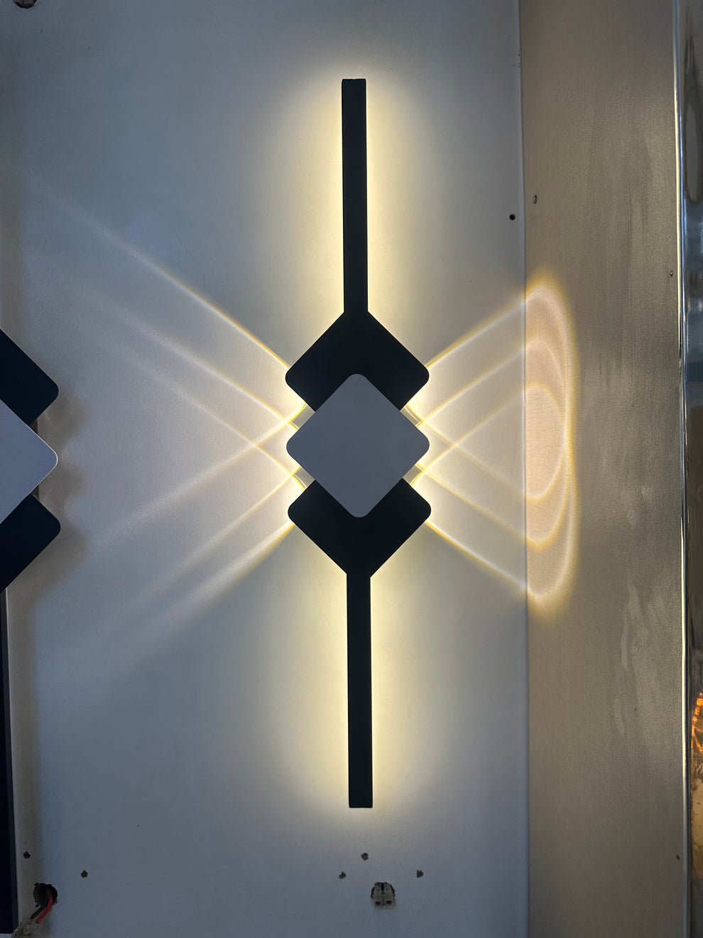 Modern Wall Light – Nadeem Lights